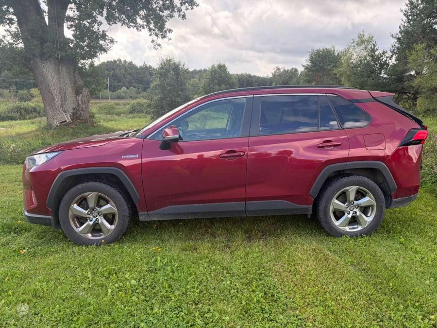 Red Toyota RAV4 2021 in Vilnius, with an engine capacity of 2.50 L and mileage of 130 thousand km for 18790 €, photo 12 on AUTOMOTO.COM.LV