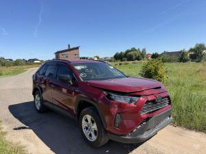 Red Toyota RAV4 2021 in Kaunas, with an engine capacity of 2.49 L and mileage of 37 thousand km for 15300 €, photo 4 on AUTOMOTO.COM.LV