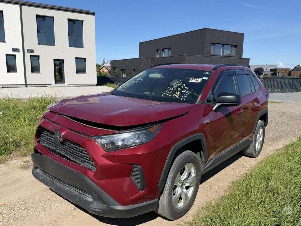 Red Toyota RAV4 2021 in Kaunas, with an engine capacity of 2.49 L and mileage of 37 thousand km for 15300 €, photo 9 on AUTOMOTO.COM.LV