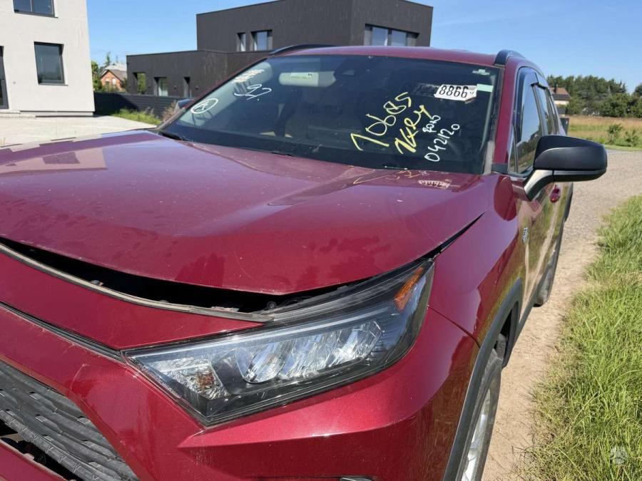 Red Toyota RAV4 2021 in Kaunas, with an engine capacity of 2.49 L and mileage of 37 thousand km for 15300 €, photo 11 on AUTOMOTO.COM.LV