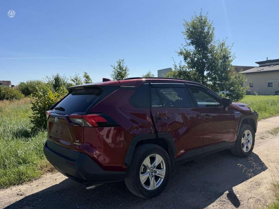 Red Toyota RAV4 2021 in Kaunas, with an engine capacity of 2.49 L and mileage of 37 thousand km for 15300 €, photo 12 on AUTOMOTO.COM.LV