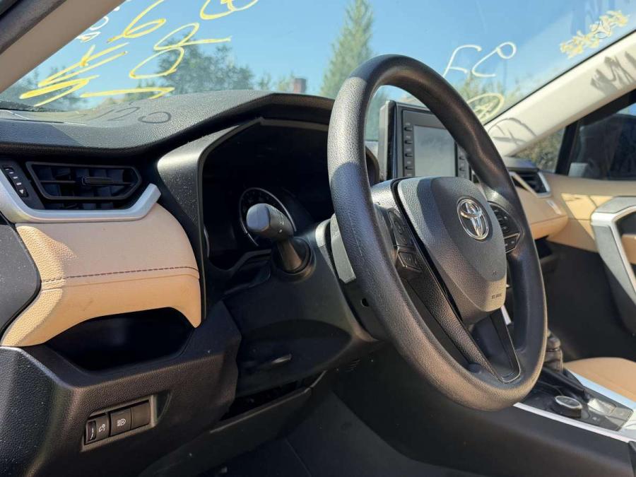 Red Toyota RAV4 2021 in Kaunas, with an engine capacity of 2.49 L and mileage of 37 thousand km for 15300 €, photo 16 on AUTOMOTO.COM.LV