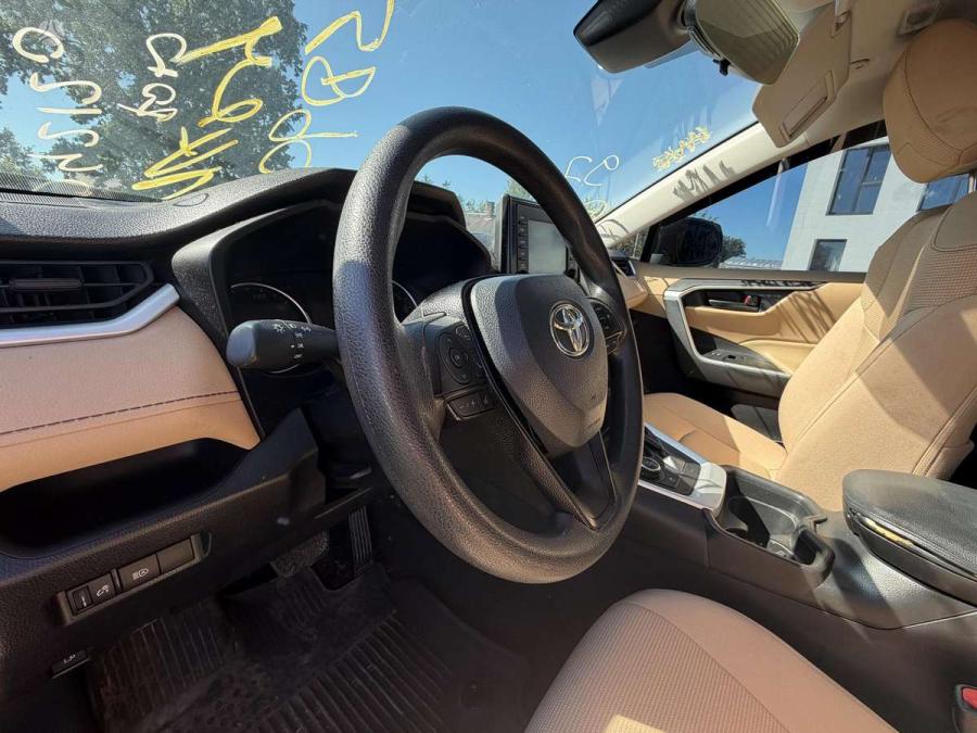 Red Toyota RAV4 2021 in Kaunas, with an engine capacity of 2.49 L and mileage of 37 thousand km for 15300 €, photo 18 on AUTOMOTO.COM.LV
