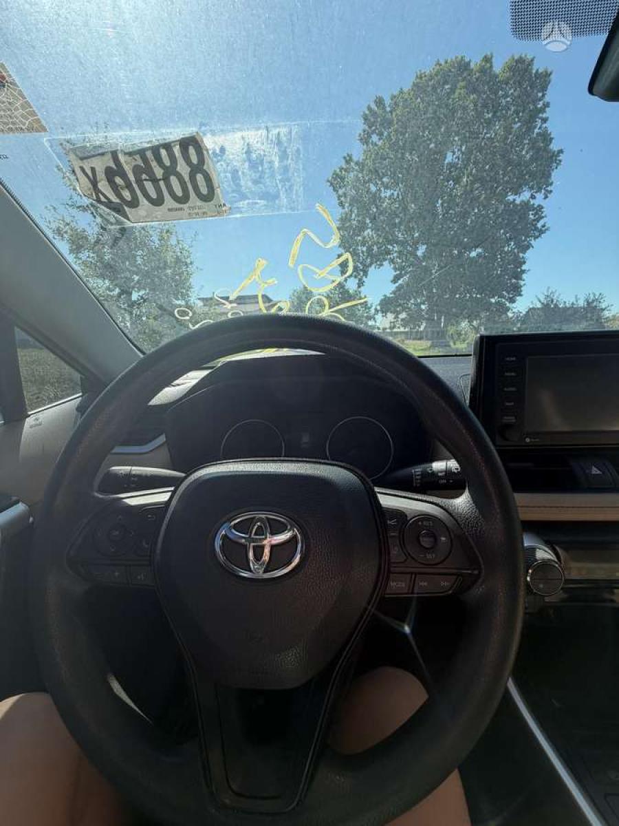 Red Toyota RAV4 2021 in Kaunas, with an engine capacity of 2.49 L and mileage of 37 thousand km for 15300 €, photo 20 on AUTOMOTO.COM.LV