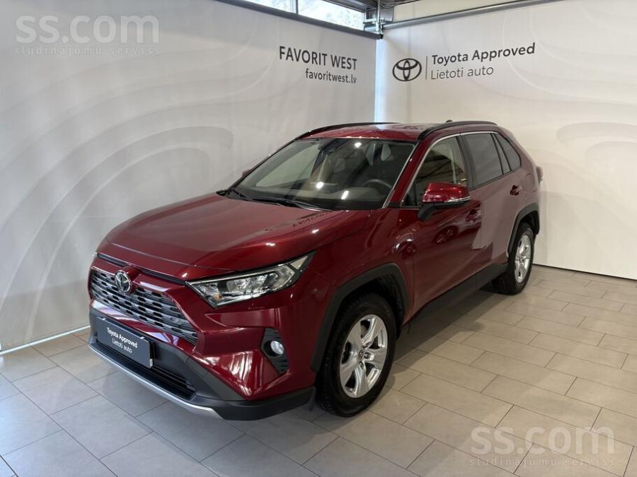 Sarkans Toyota RAV4 2021 Ventspils, ar dzinēja tilpumu 2.00 L un nobraukumu 28 tūkst. km par 26990 €, foto 1 vietnē AUTOMOTO.COM.LV