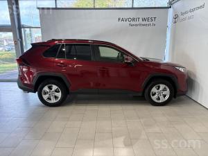 Sarkans Toyota RAV4 2021 Ventspils, ar dzinēja tilpumu 2.00 L un nobraukumu 28 tūkst. km par 26990 €, foto 4 vietnē AUTOMOTO.COM.LV
