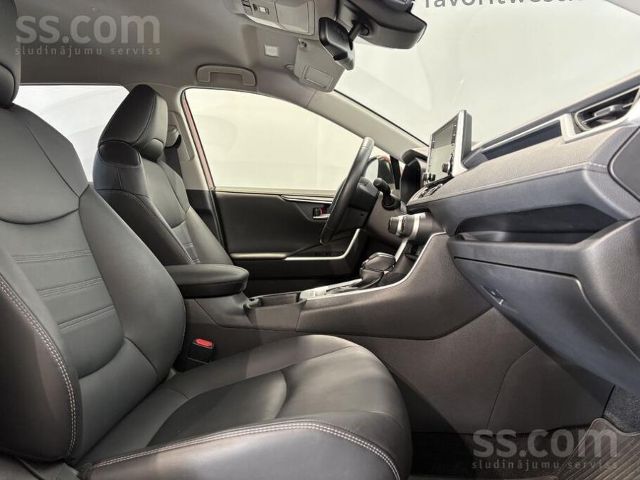 Sarkans Toyota RAV4 2021 Ventspils, ar dzinēja tilpumu 2.00 L un nobraukumu 28 tūkst. km par 26990 €, foto 8 vietnē AUTOMOTO.COM.LV