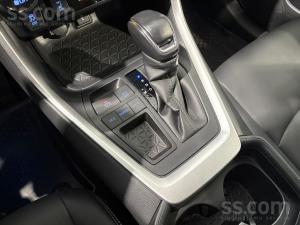 Sarkans Toyota RAV4 2021 Ventspils, ar dzinēja tilpumu 2.00 L un nobraukumu 28 tūkst. km par 26990 €, foto 17 vietnē AUTOMOTO.COM.LV