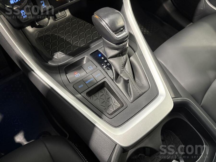 Sarkans Toyota RAV4 2021 Ventspils, ar dzinēja tilpumu 2.00 L un nobraukumu 28 tūkst. km par 26990 €, foto 17 vietnē AUTOMOTO.COM.LV