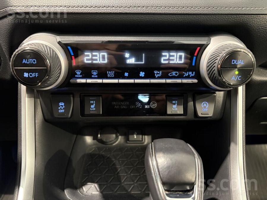 Sarkans Toyota RAV4 2021 Ventspils, ar dzinēja tilpumu 2.00 L un nobraukumu 28 tūkst. km par 26990 €, foto 18 vietnē AUTOMOTO.COM.LV