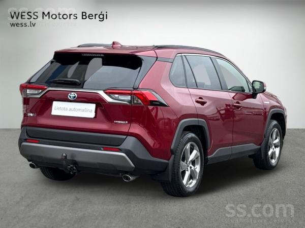 Red Toyota RAV4 2022 in Riga, with an engine capacity of 2.50 L and mileage of 125 thousand km for 28990 €, photo 2 on AUTOMOTO.COM.LV