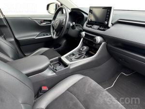 Sarkans Toyota RAV4 2022 Rīga, ar dzinēja tilpumu 2.50 L un nobraukumu 125 tūkst. km par 28990 €, foto 7 vietnē AUTOMOTO.COM.LV
