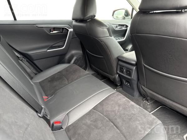 Red Toyota RAV4 2022 in Riga, with an engine capacity of 2.50 L and mileage of 125 thousand km for 28990 €, photo 7 on AUTOMOTO.COM.LV