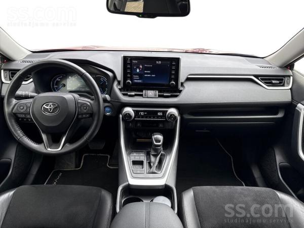 Red Toyota RAV4 2022 in Riga, with an engine capacity of 2.50 L and mileage of 125 thousand km for 28990 €, photo 8 on AUTOMOTO.COM.LV