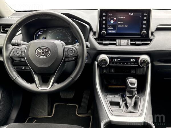 Red Toyota RAV4 2022 in Riga, with an engine capacity of 2.50 L and mileage of 125 thousand km for 28990 €, photo 9 on AUTOMOTO.COM.LV