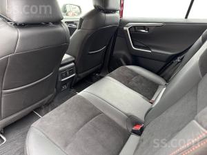 Sarkans Toyota RAV4 2022 Rīga, ar dzinēja tilpumu 2.50 L un nobraukumu 125 tūkst. km par 28990 €, foto 22 vietnē AUTOMOTO.COM.LV