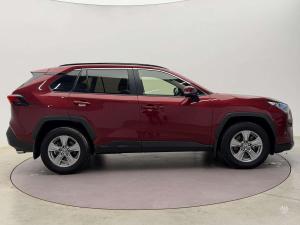 Sarkans Toyota RAV4 2022 Panevēža, ar dzinēja tilpumu 1.99 L un nobraukumu 50 tūkst. km par 24590 €, foto 5 vietnē AUTOMOTO.COM.LV