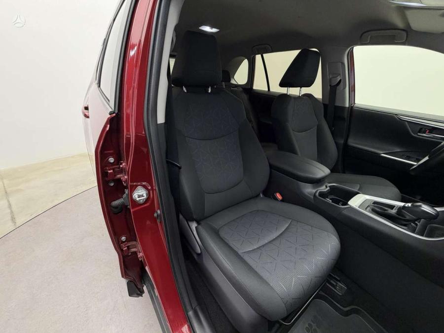 Sarkans Toyota RAV4 2022 Panevēža, ar dzinēja tilpumu 1.99 L un nobraukumu 50 tūkst. km par 24590 €, foto 18 vietnē AUTOMOTO.COM.LV
