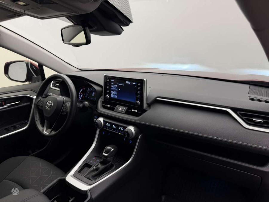Sarkans Toyota RAV4 2022 Panevēža, ar dzinēja tilpumu 1.99 L un nobraukumu 50 tūkst. km par 24590 €, foto 19 vietnē AUTOMOTO.COM.LV