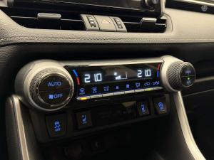 Sarkans Toyota RAV4 2022 Panevēža, ar dzinēja tilpumu 1.99 L un nobraukumu 50 tūkst. km par 24590 €, foto 32 vietnē AUTOMOTO.COM.LV