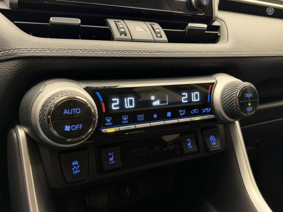 Sarkans Toyota RAV4 2022 Panevēža, ar dzinēja tilpumu 1.99 L un nobraukumu 50 tūkst. km par 24590 €, foto 32 vietnē AUTOMOTO.COM.LV