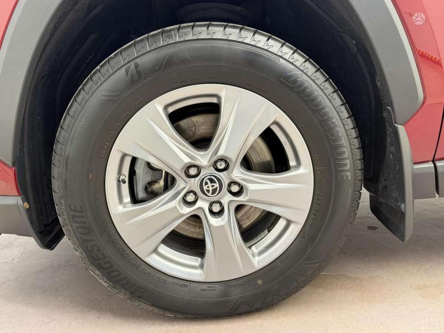 Sarkans Toyota RAV4 2022 Panevēža, ar dzinēja tilpumu 1.99 L un nobraukumu 50 tūkst. km par 24590 €, foto 39 vietnē AUTOMOTO.COM.LV