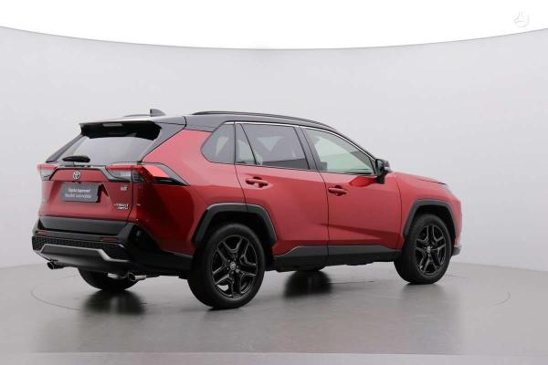 Red Toyota RAV4 2023 in Vilnius, with an engine capacity of 2.49 L and mileage of 98 thousand km for 39990 €, photo 3 on AUTOMOTO.COM.LV