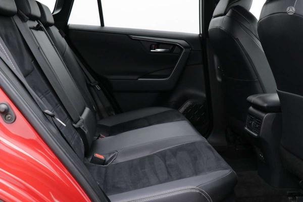 Red Toyota RAV4 2023 in Vilnius, with an engine capacity of 2.49 L and mileage of 98 thousand km for 39990 €, photo 10 on AUTOMOTO.COM.LV