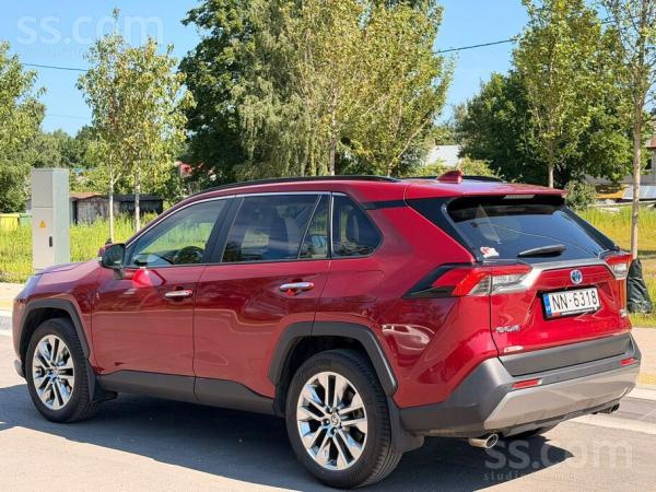 Red Toyota RAV4 2023 in Riga, with an engine capacity of 2.50 L and mileage of 21 thousand km for 35900 €, photo 7 on AUTOMOTO.COM.LV