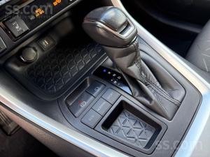Sarkans Toyota RAV4 2023 Rīga, ar dzinēja tilpumu 2.00 L un nobraukumu 84 tūkst. km par 25990 €, foto 16 vietnē AUTOMOTO.COM.LV