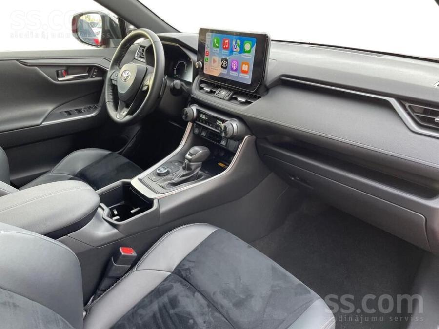 Red Toyota RAV4 2024 in Riga, with an engine capacity of 2.50 L and mileage of 15 thousand km for 43990 €, photo 7 on AUTOMOTO.COM.LV