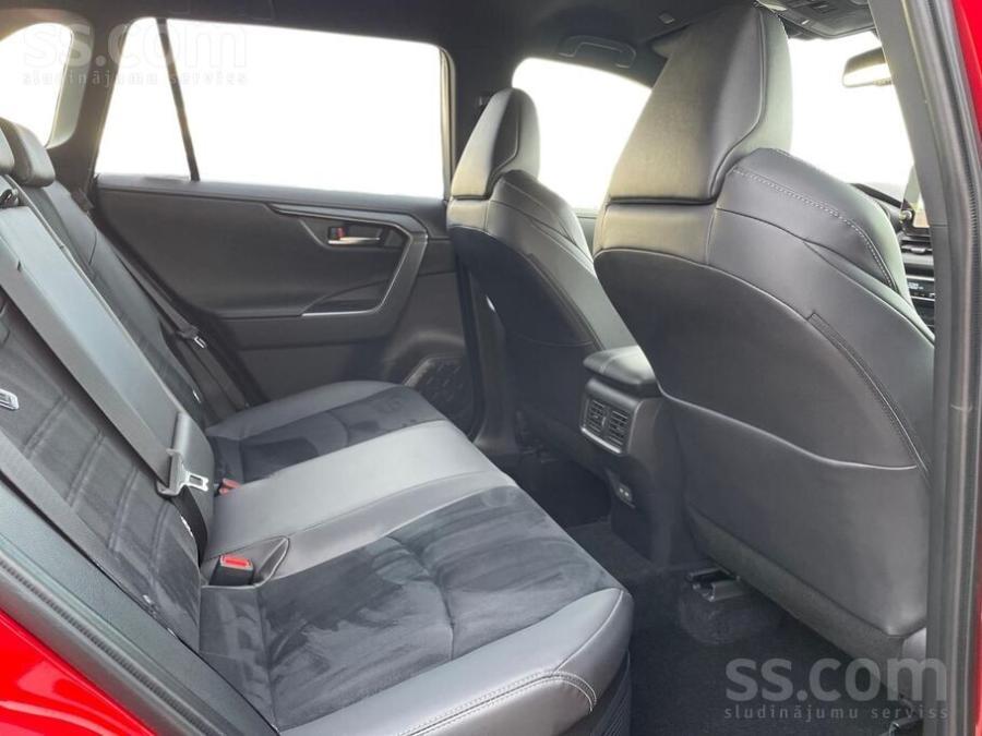 Red Toyota RAV4 2024 in Riga, with an engine capacity of 2.50 L and mileage of 15 thousand km for 43990 €, photo 8 on AUTOMOTO.COM.LV