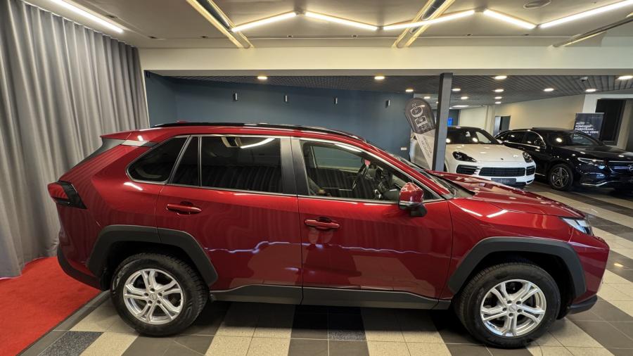 Red Toyota RAV4 2024 in Riga, with an engine capacity of 2.50 L and mileage of 32 thousand km for 39990 €, photo 4 on AUTOMOTO.COM.LV