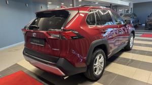 Red Toyota RAV4 2024 in Riga, with an engine capacity of 2.50 L and mileage of 32 thousand km for 39990 €, photo 5 on AUTOMOTO.COM.LV