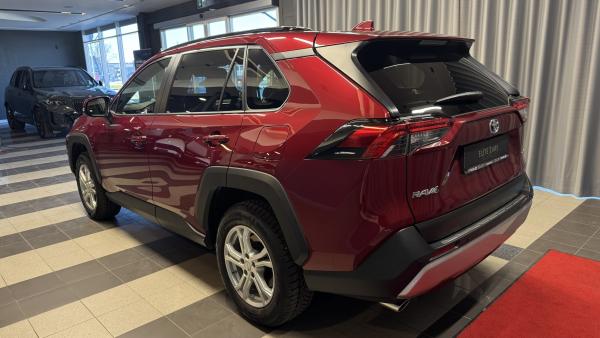 Red Toyota RAV4 2024 in Riga, with an engine capacity of 2.50 L and mileage of 32 thousand km for 39990 €, photo 6 on AUTOMOTO.COM.LV