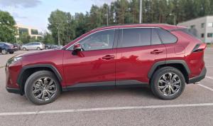 Red Toyota RAV4 2024 in Vilnius, with an engine capacity of 2.49 L and mileage of 76 thousand km for 36500 €, photo 3 on AUTOMOTO.COM.LV