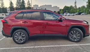 Red Toyota RAV4 2024 in Vilnius, with an engine capacity of 2.49 L and mileage of 76 thousand km for 36500 €, photo 4 on AUTOMOTO.COM.LV