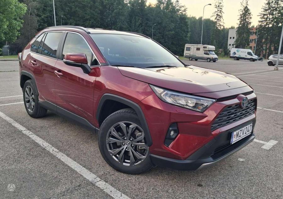 Red Toyota RAV4 2024 in Vilnius, with an engine capacity of 2.49 L and mileage of 76 thousand km for 36500 €, photo 6 on AUTOMOTO.COM.LV