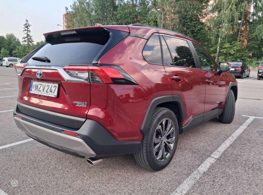 Red Toyota RAV4 2024 in Vilnius, with an engine capacity of 2.49 L and mileage of 76 thousand km for 36500 €, photo 7 on AUTOMOTO.COM.LV