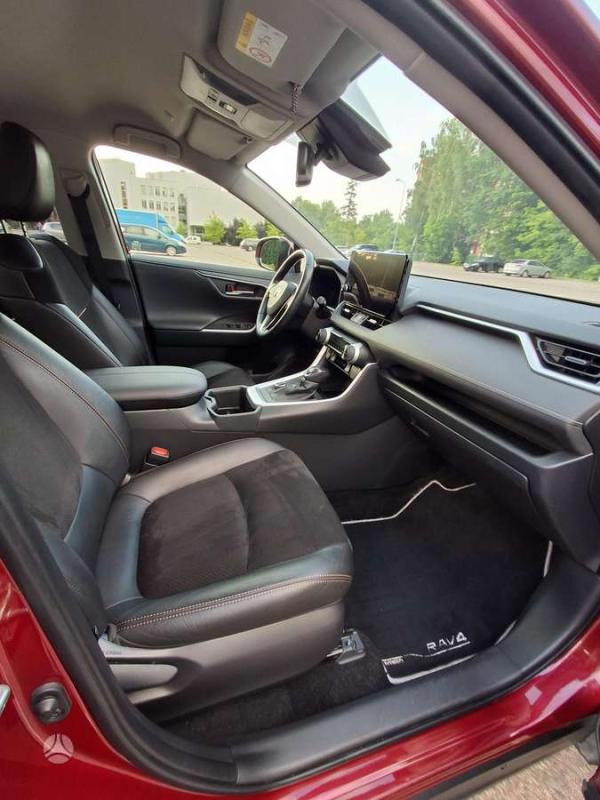 Red Toyota RAV4 2024 in Vilnius, with an engine capacity of 2.49 L and mileage of 76 thousand km for 36500 €, photo 10 on AUTOMOTO.COM.LV