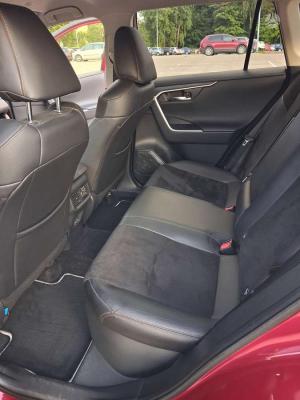 Red Toyota RAV4 2024 in Vilnius, with an engine capacity of 2.49 L and mileage of 76 thousand km for 36500 €, photo 12 on AUTOMOTO.COM.LV