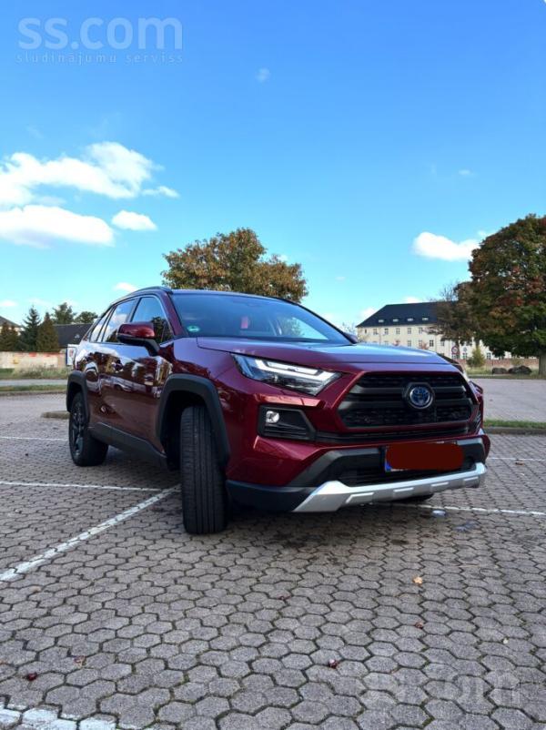 Red Toyota RAV4 2024 in Riga, with an engine capacity of 2.40 L and mileage of 38 thousand km for 39500 €, photo 3 on AUTOMOTO.COM.LV