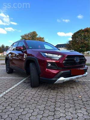 Red Toyota RAV4 2024 in Riga, with an engine capacity of 2.40 L and mileage of 38 thousand km for 39500 €, photo 6 on AUTOMOTO.COM.LV