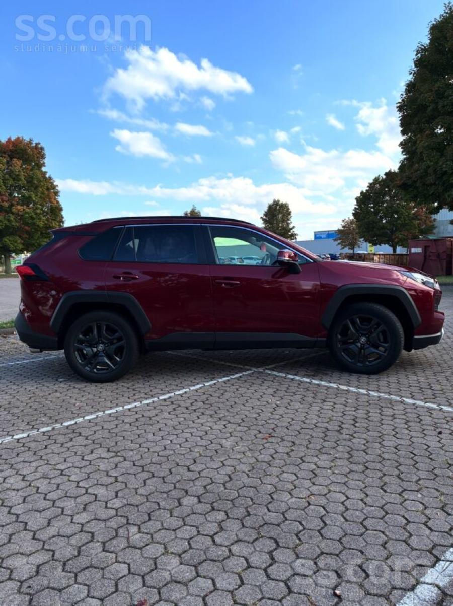 Red Toyota RAV4 2024 in Riga, with an engine capacity of 2.40 L and mileage of 38 thousand km for 39500 €, photo 7 on AUTOMOTO.COM.LV