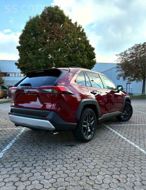 Red Toyota RAV4 2024 in Riga, with an engine capacity of 2.40 L and mileage of 38 thousand km for 39500 €, photo 8 on AUTOMOTO.COM.LV