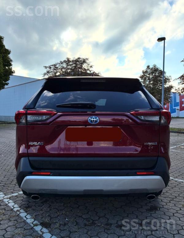 Red Toyota RAV4 2024 in Riga, with an engine capacity of 2.40 L and mileage of 38 thousand km for 39500 €, photo 9 on AUTOMOTO.COM.LV