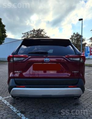 Red Toyota RAV4 2024 in Riga, with an engine capacity of 2.40 L and mileage of 38 thousand km for 39500 €, photo 9 on AUTOMOTO.COM.LV