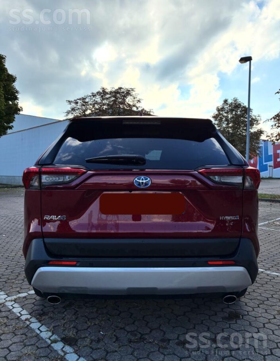 Red Toyota RAV4 2024 in Riga, with an engine capacity of 2.40 L and mileage of 38 thousand km for 39500 €, photo 9 on AUTOMOTO.COM.LV