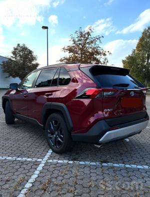 Red Toyota RAV4 2024 in Riga, with an engine capacity of 2.40 L and mileage of 38 thousand km for 39500 €, photo 10 on AUTOMOTO.COM.LV