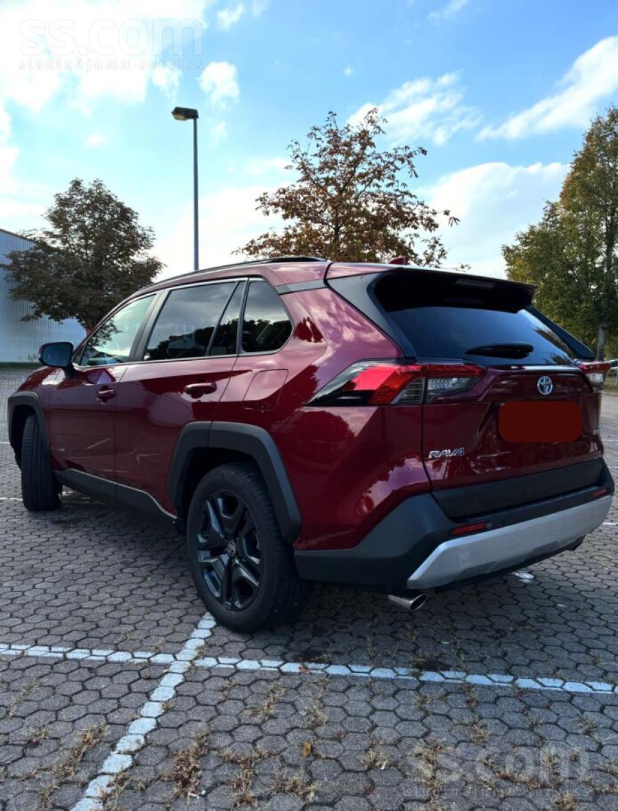 Red Toyota RAV4 2024 in Riga, with an engine capacity of 2.40 L and mileage of 38 thousand km for 39500 €, photo 10 on AUTOMOTO.COM.LV